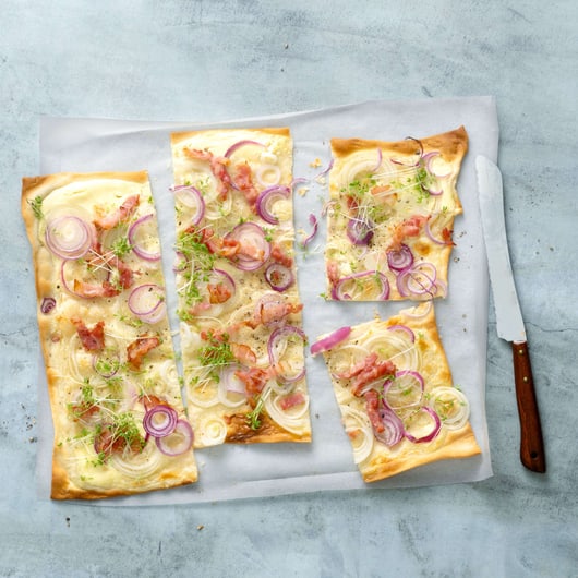 Tarte flambée avec choucroute et chorizo | Migusto