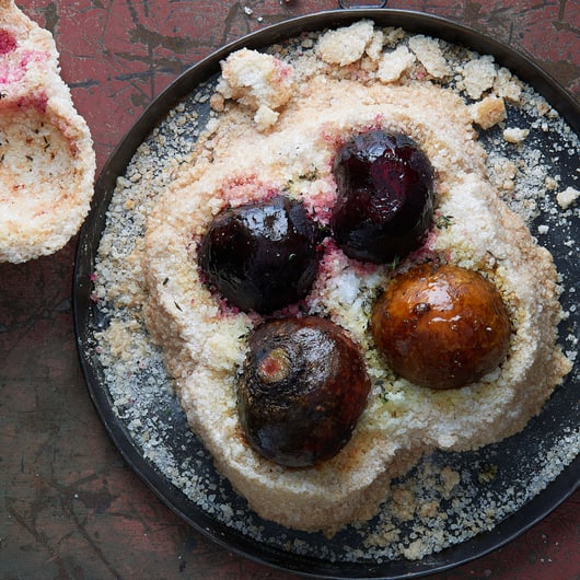 Betteraves rouges rôties avec fromage de chèvre et miel de fleur d ...