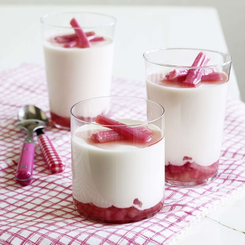 Mousse à la rhubarbe avec sauce aux fraises | Recette