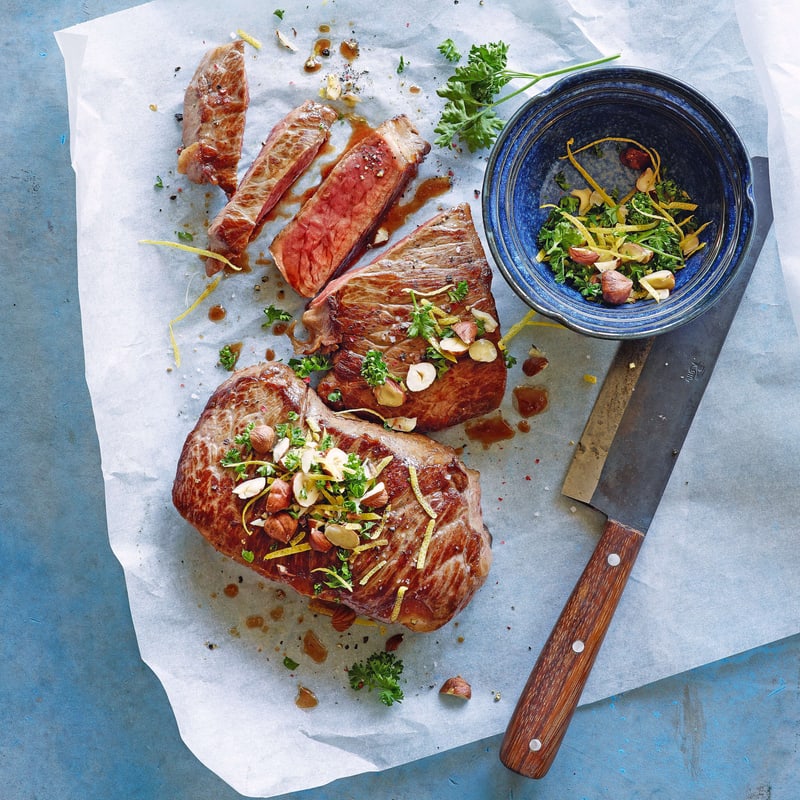 Entrecôte auf Röstbrot | Rezept