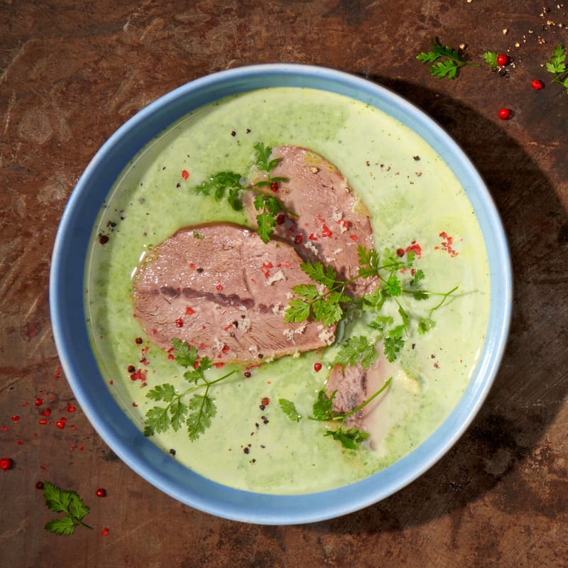 Siedfleisch mit Essiggurken-Kräuter-Vinaigrette | Rezept