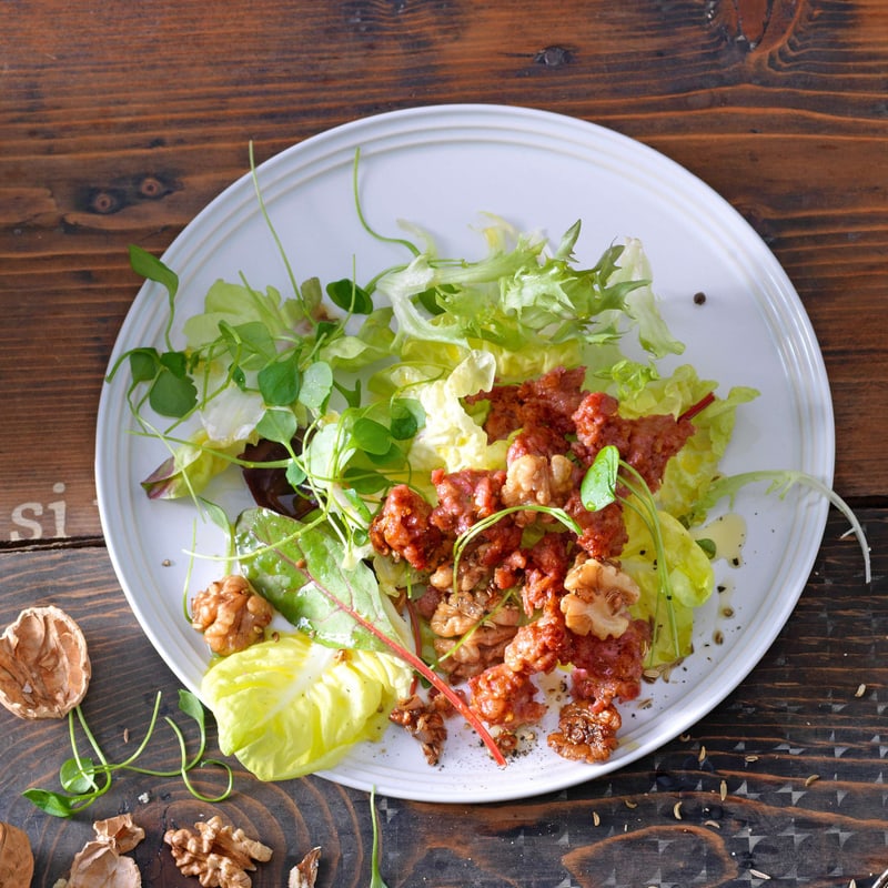 Salade d’épinards et nougatine à l’ail | Migusto